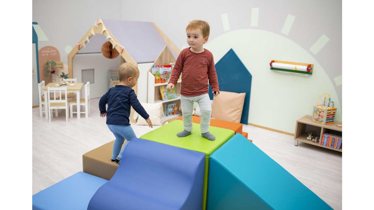 Betzold Spiel- und Bewegungsinsel, hoch, 9-tlg. - betzold.at